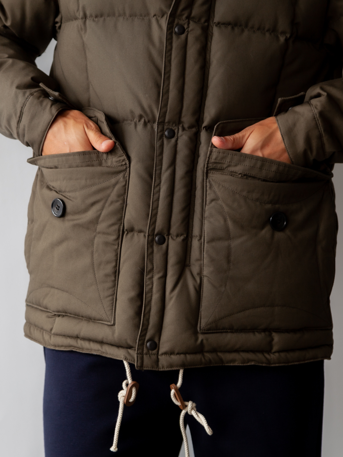 南極観測隊のダウン/クラシックモデル/カーキグリーン | Factelier (ファクトリエ)