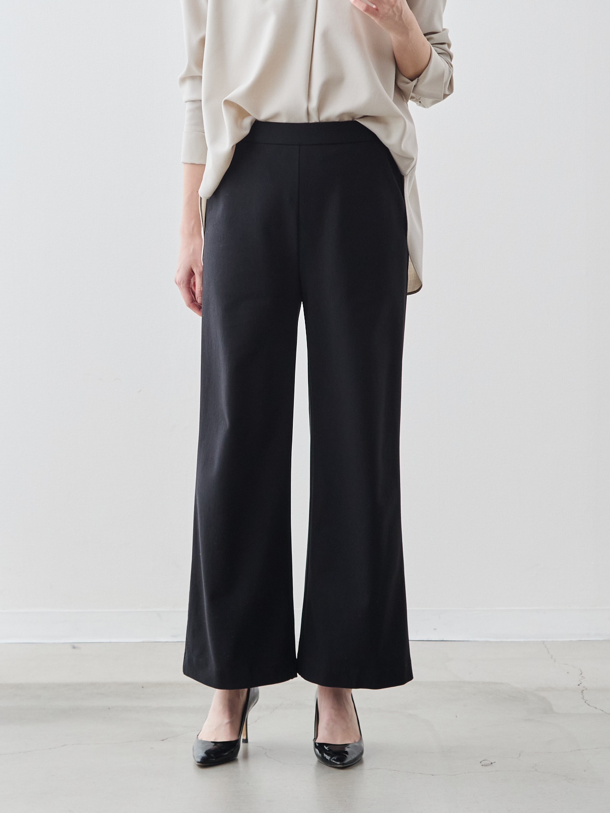 360°ストレッチの裏起毛セミワイドパンツ/ウールライク/ブラック | Factelier (ファクトリエ)